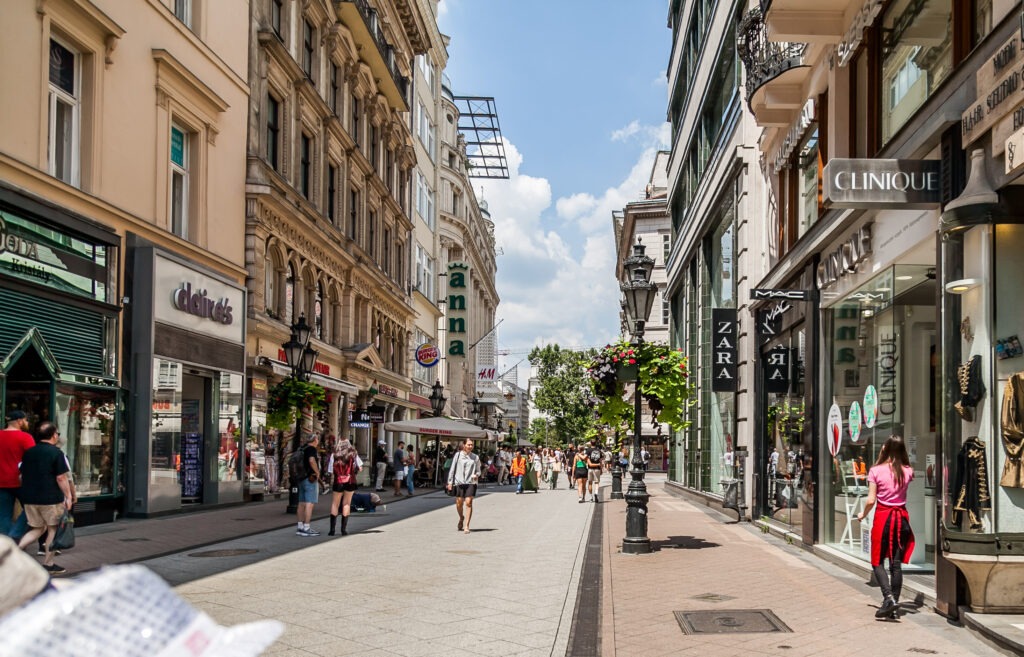 Váci u. 9. - 3 rooms - super central location - Downtown Apartments
